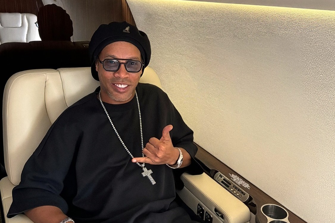 Enjoying life. The legendary Ronaldinho is playing beach football ...