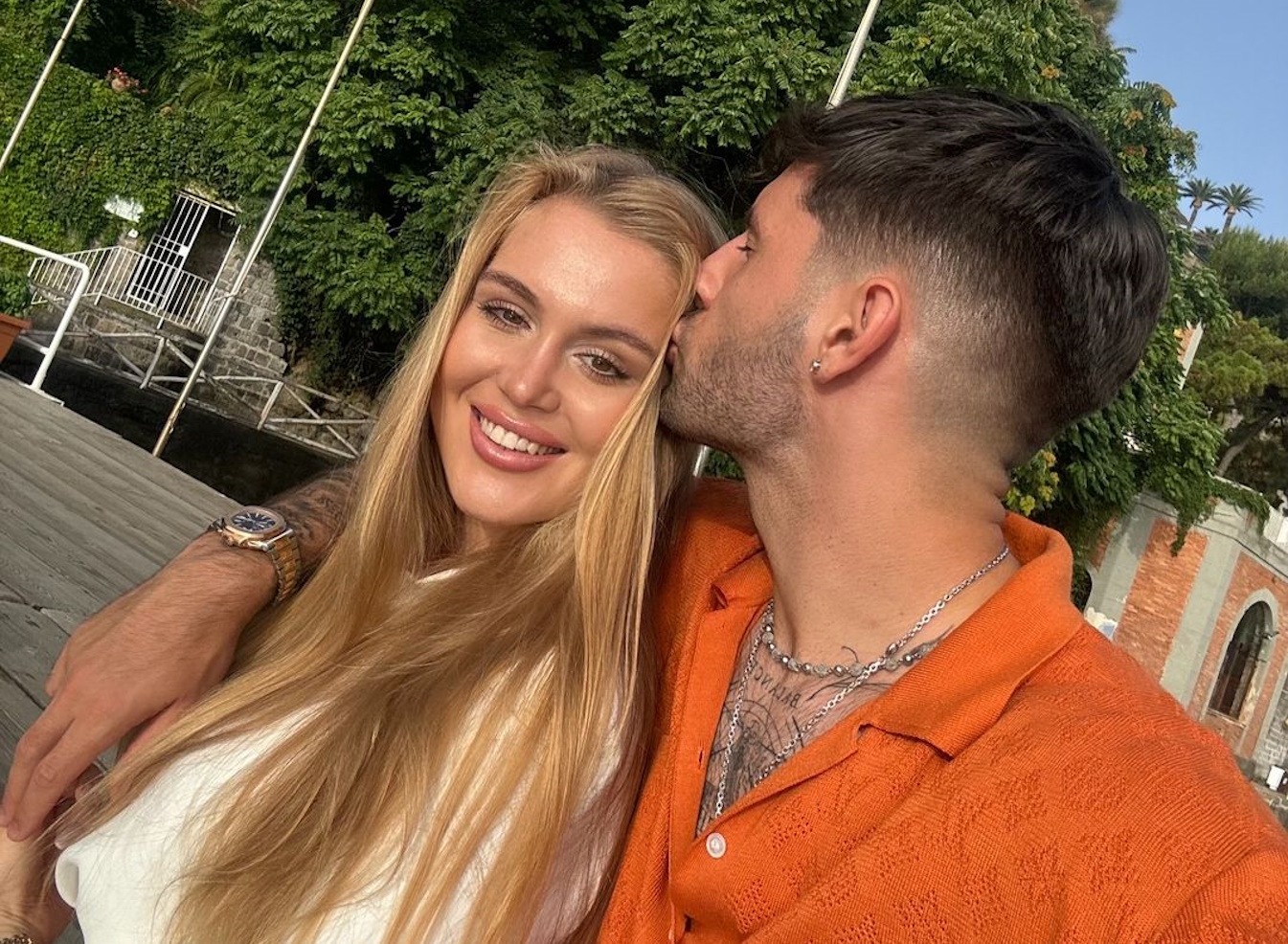 PHOTO: Liverpool footballer proposes to his stunning girlfriend. Who is ...