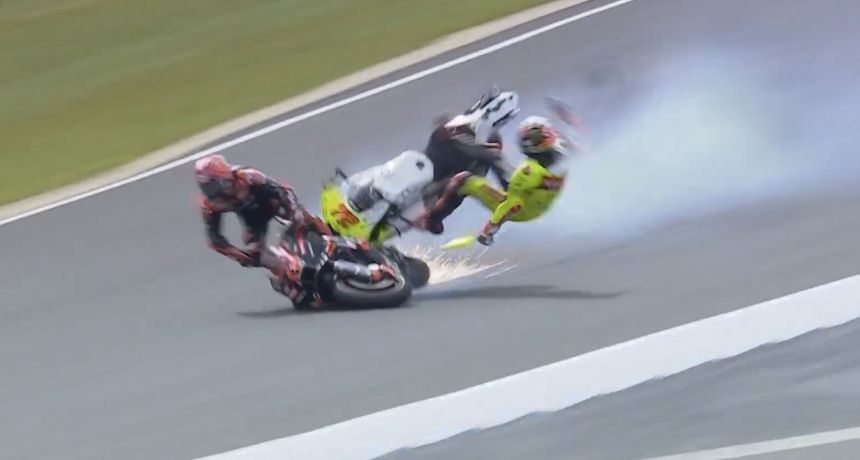 VIDEO. Horrific crash: MotoGP riders collide at 240 km/h | Dailysports