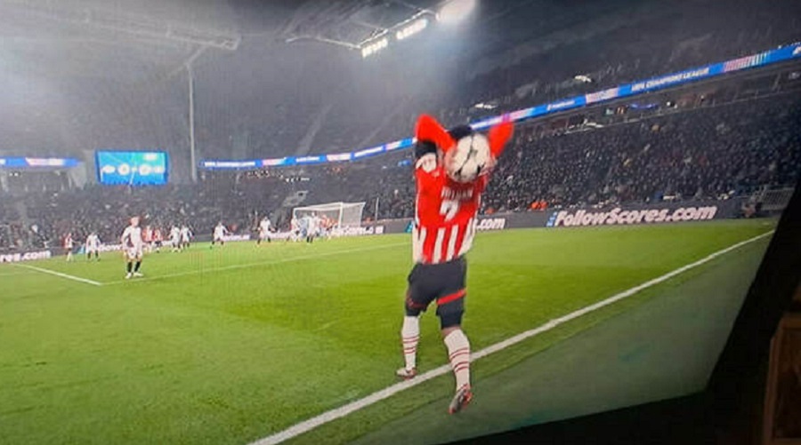 Controversial Goal in UEFA Champions League: PSV Player Steps on the ...