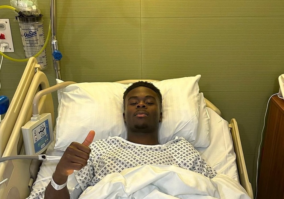 "Most see obstacles, but few see opportunities." Saka shares photo from ...