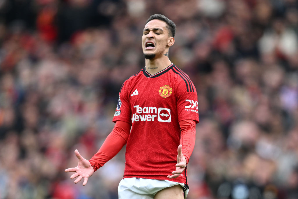 How is that possible? An epic miss by Antony in Manchester United's ...