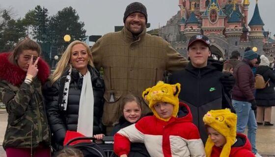 Family time: Tyson Fury enjoys Disneyland trip with wife and kids after ...