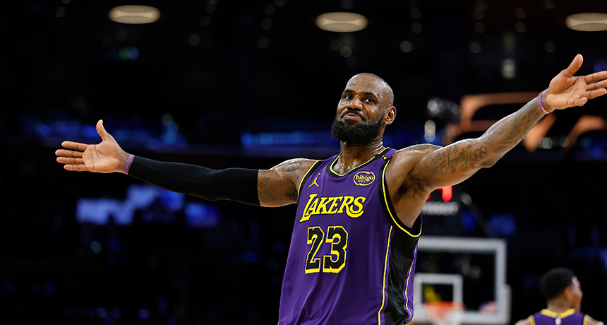 LeBron James devient le deuxième joueur de l’histoire de la NBA à marquer 40+ points à 40 ans ...