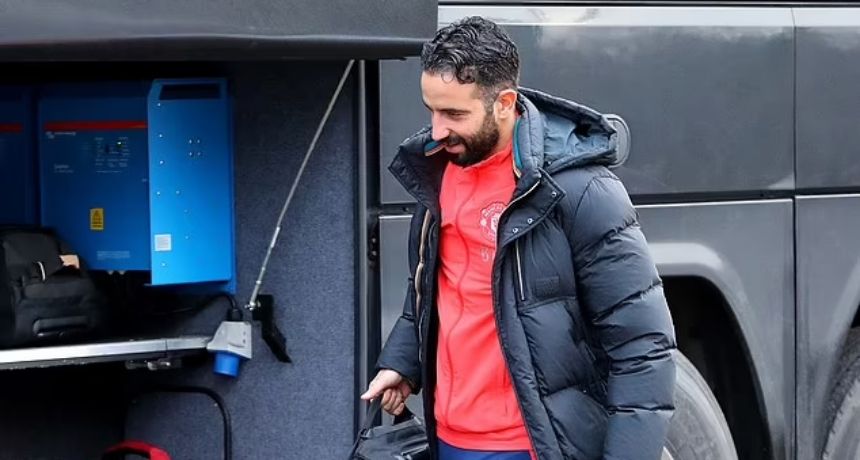 What's going on? Manchester United travels to Tottenham match in a ...