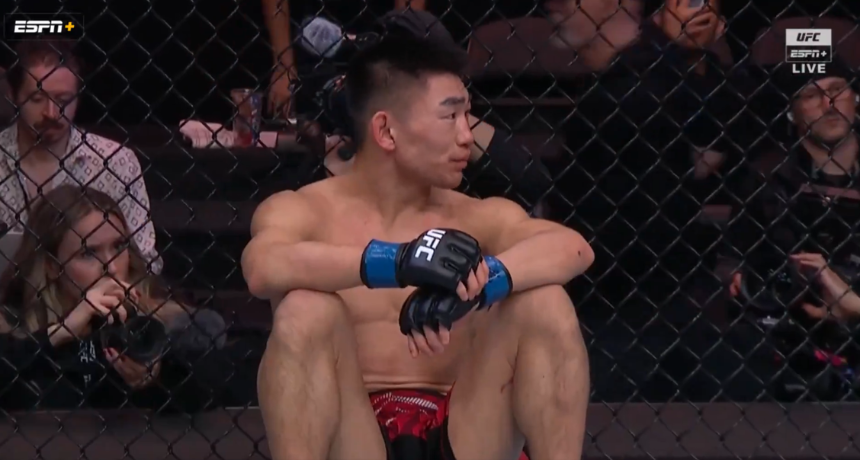 Fans in shock as crowd boos referee and organizers after controversial ...