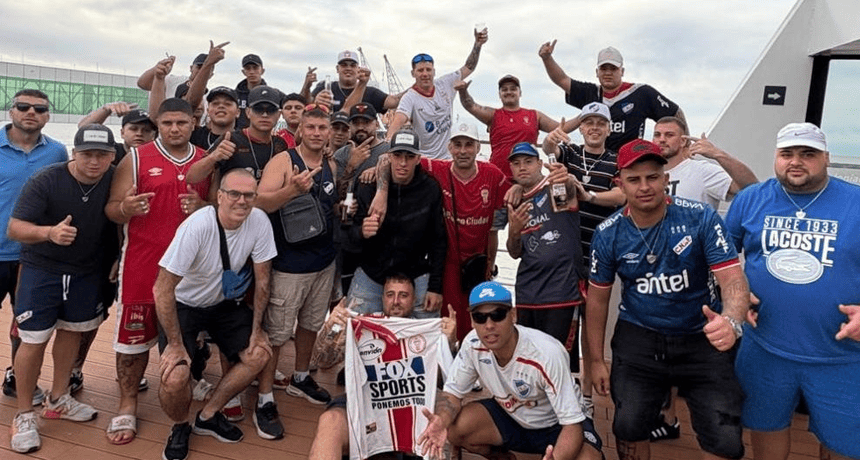 Absurd scene in Argentina: Fans of the same team brawl with each other | Dailysports