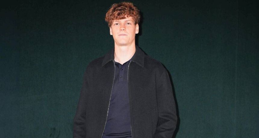 Suspended Jannik Sinner attends Milan Fashion Week | Dailysports