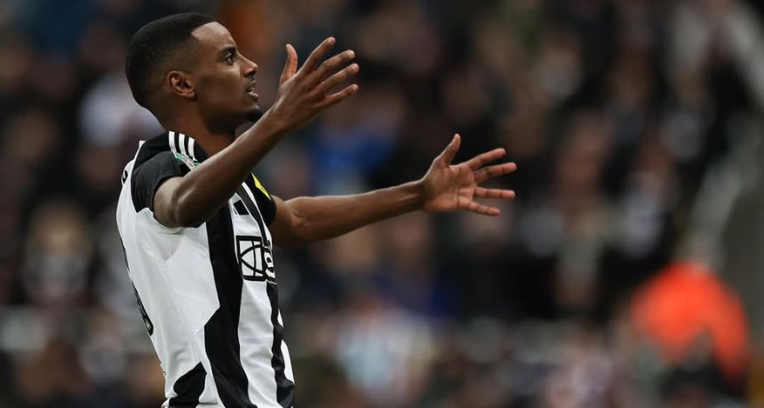 Newcastle star Alexander Isak's home burgled by serial robbers ...
