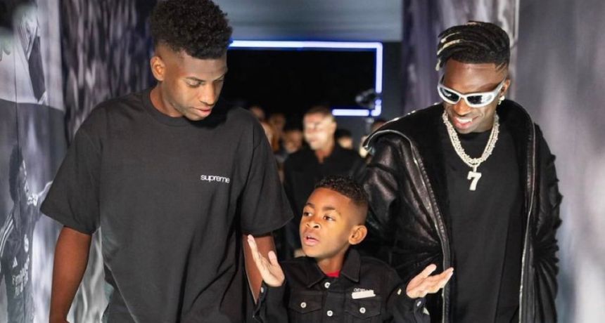 Family close. Vinicius Junior shares a photo with his younger brother ...