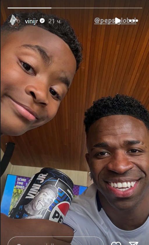 Family close. Vinicius Junior shares a photo with his younger brother ...