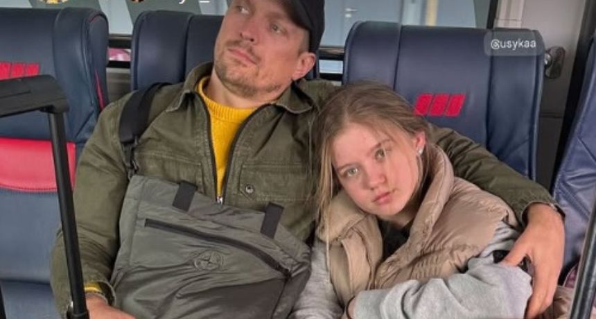 Sharing warmth. Oleksandr Usyk shares a sweet photo with his eldest ...