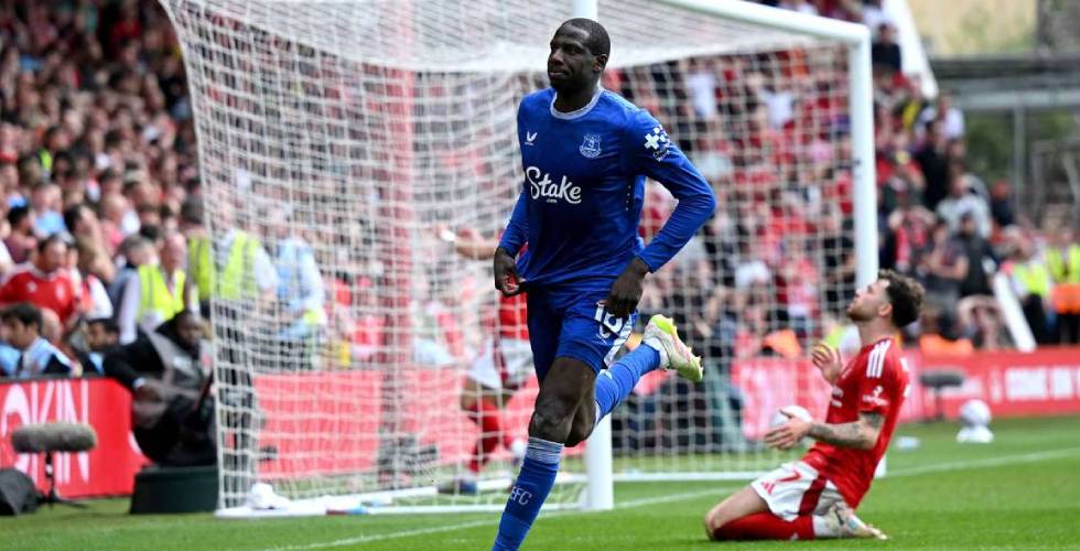 Drame de dernière minute : le milieu malien Doucouré propulse Everton ...