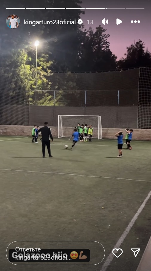Fatherly pride. Arturo Vidal marvels at his son's stunning goal ...