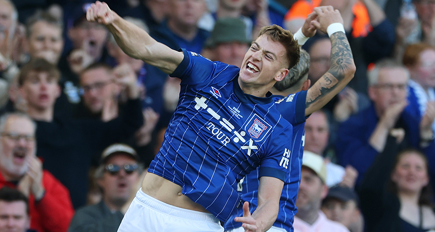 Manchester United aims to sign Cunha and Delap before their first sale ...