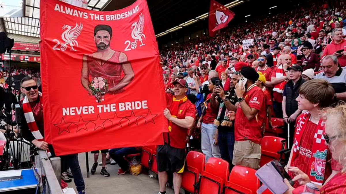 Otra vez sin trofeos. Los aficionados del Liverpool trolean ...