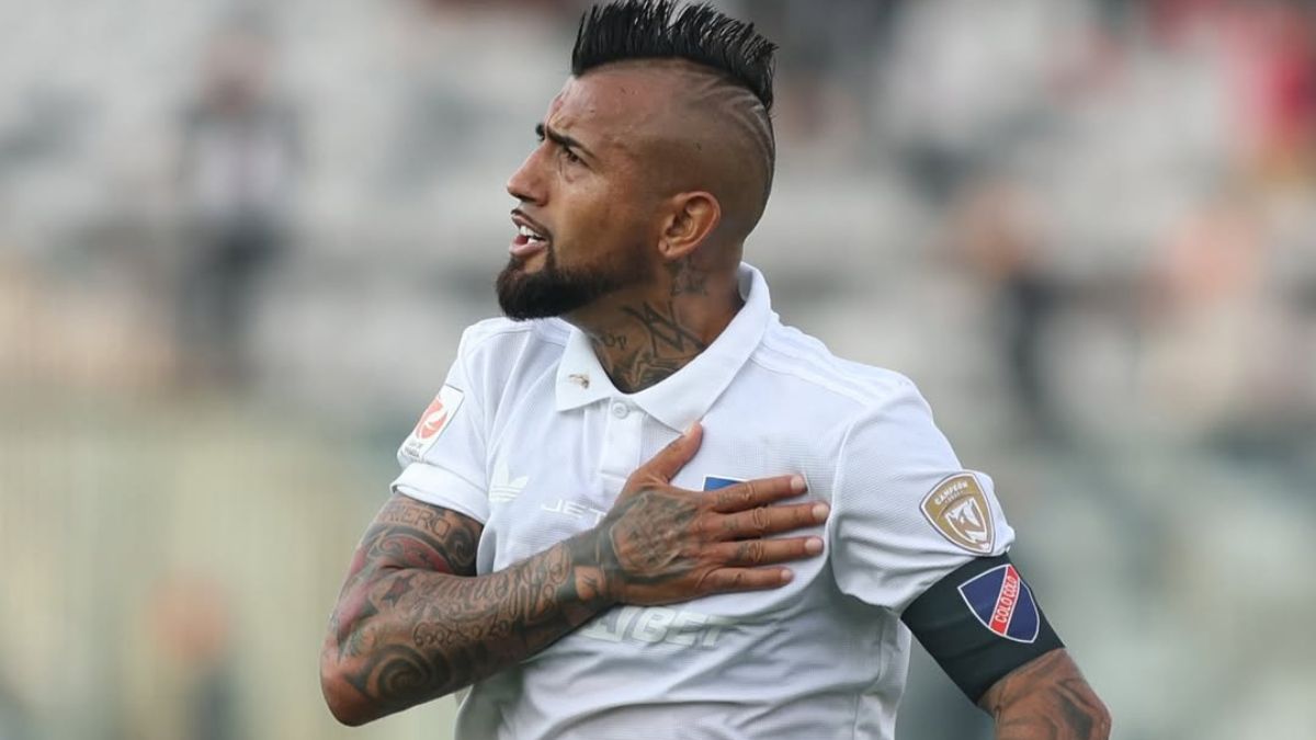 Fans rally behind Arturo Vidal after nightmare match against Racing in ...