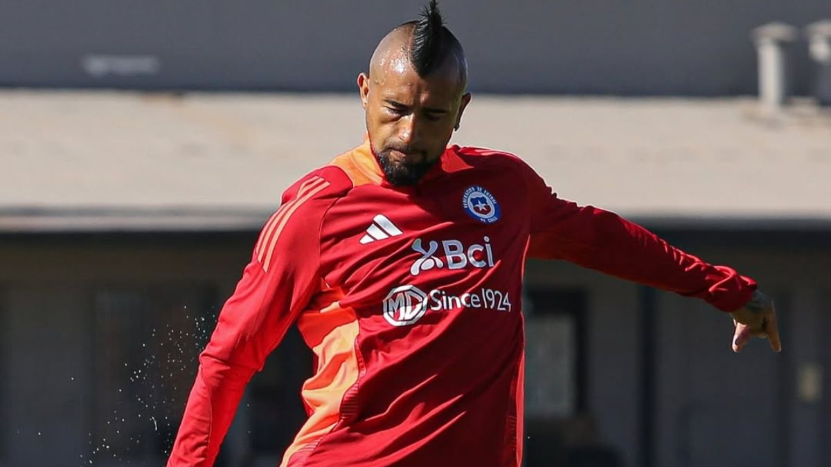 Devoted father. Arturo Vidal shares a personal photo with his three ...