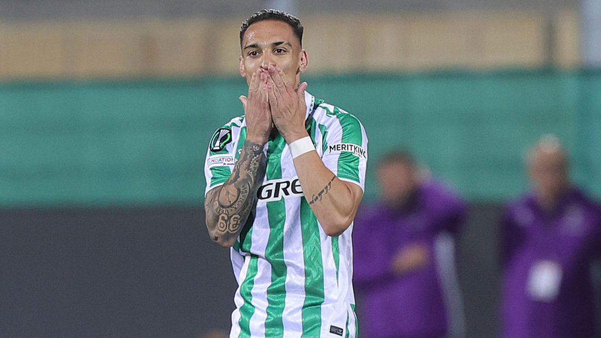 Real Betis 'updates' its crest ahead of the Conference League final ...