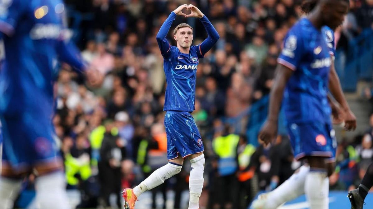 Cole Palmer hizo feliz a un aficionado con un regalo durante el ...