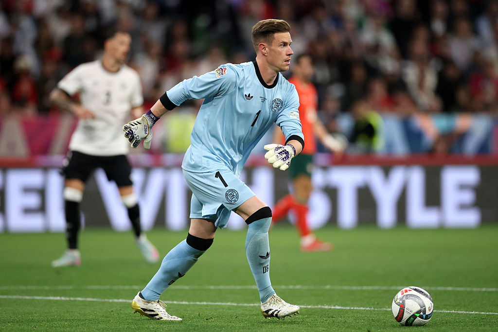 Ter Stegen, what are you doing? The German goalkeeper pulls off an ...