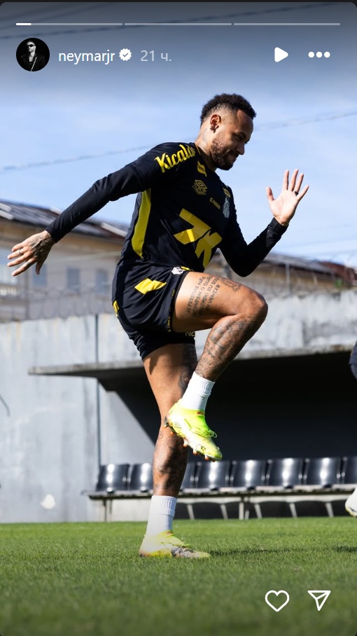Training with the squad: Neymar shares photos from Santos team session ...