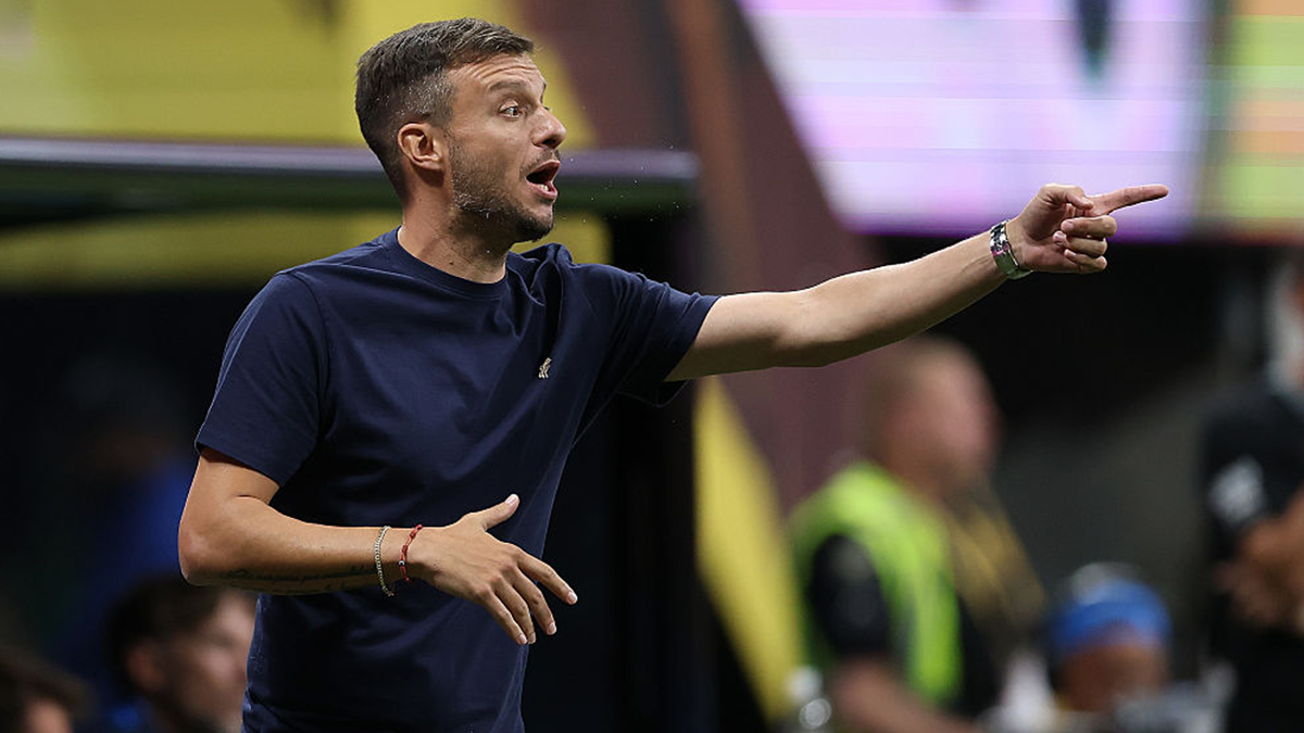 Heads roll as Porto officially sacks coach after Club World Cup fiasco ...