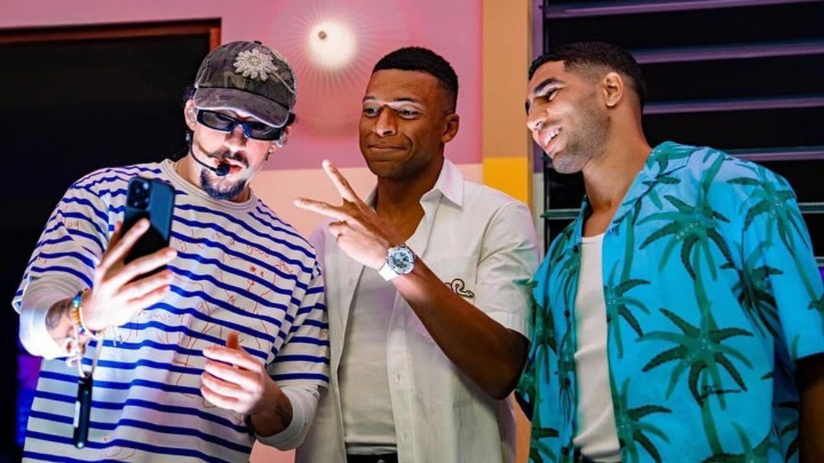 Friends reunited. Mbappé and Hakimi spotted at Bad Bunny's concert ...