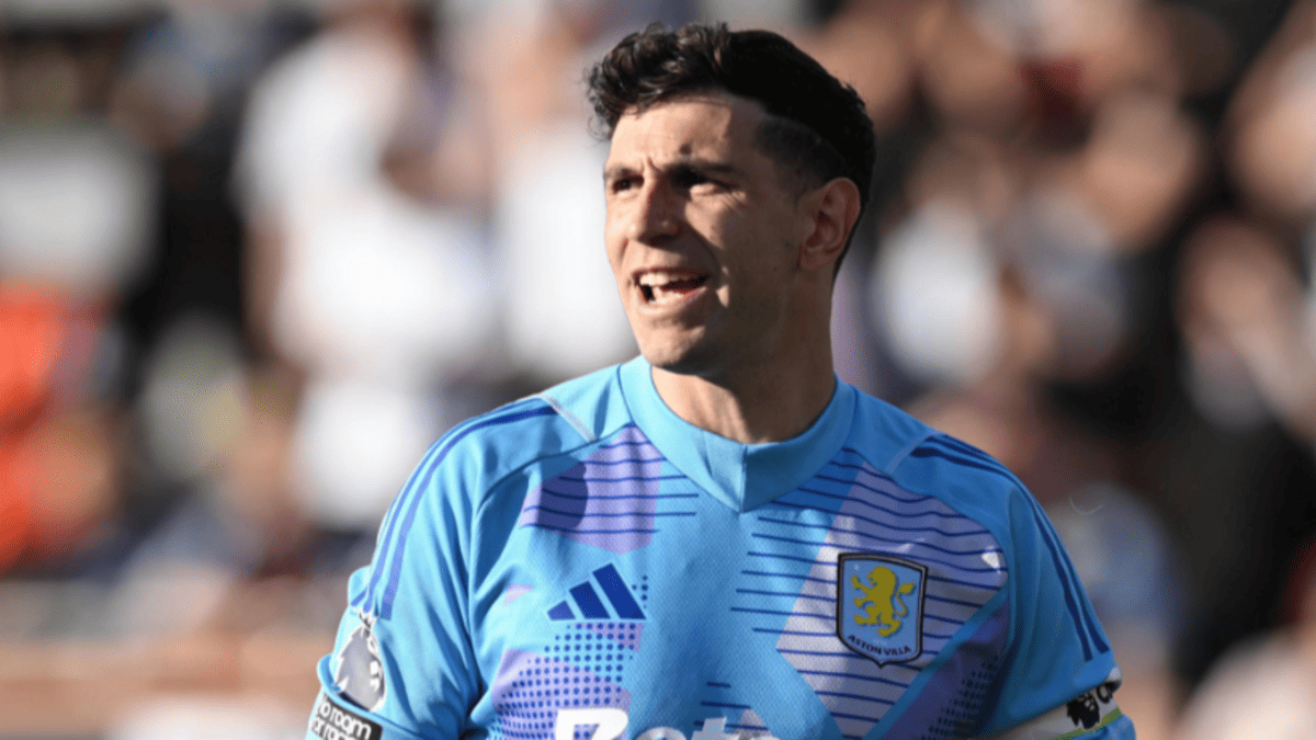 Dibu Martínez on the Bench Again as His Future Remains Uncertain ...