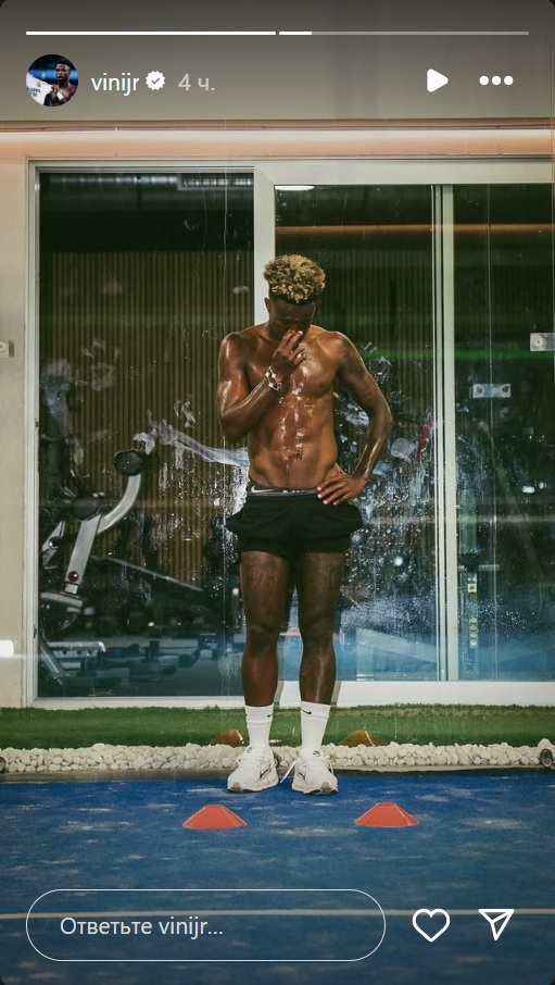 Showcasing his perfect abs: Vinicius shares new personal training photo ...