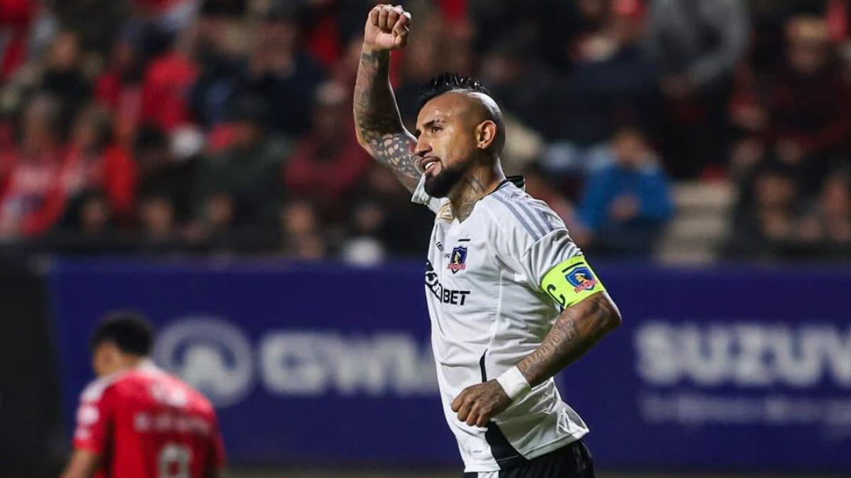 Proud father. Arturo Vidal shows off his eldest son's impressive ...