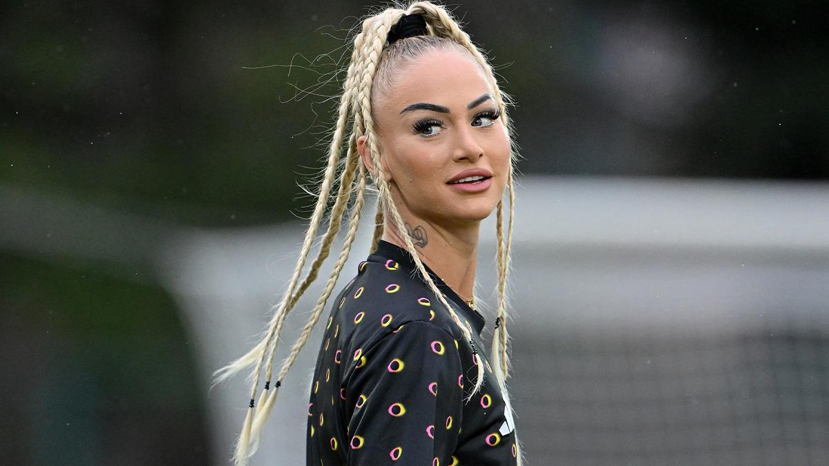 Official: Alisha Lehmann joins Como Women | Dailysports