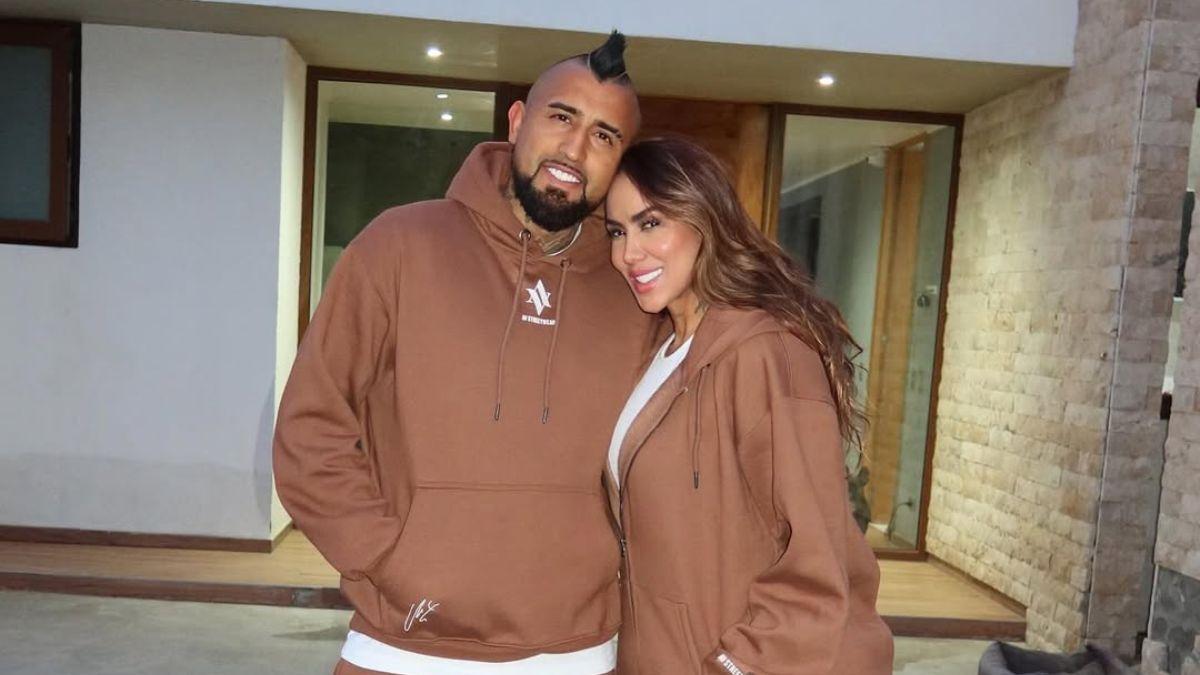 A family affair. Arturo Vidal shows off gym workout with his girlfriend ...