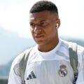 Perfect shot accuracy. Mbappé shows how he scores goals in training ...