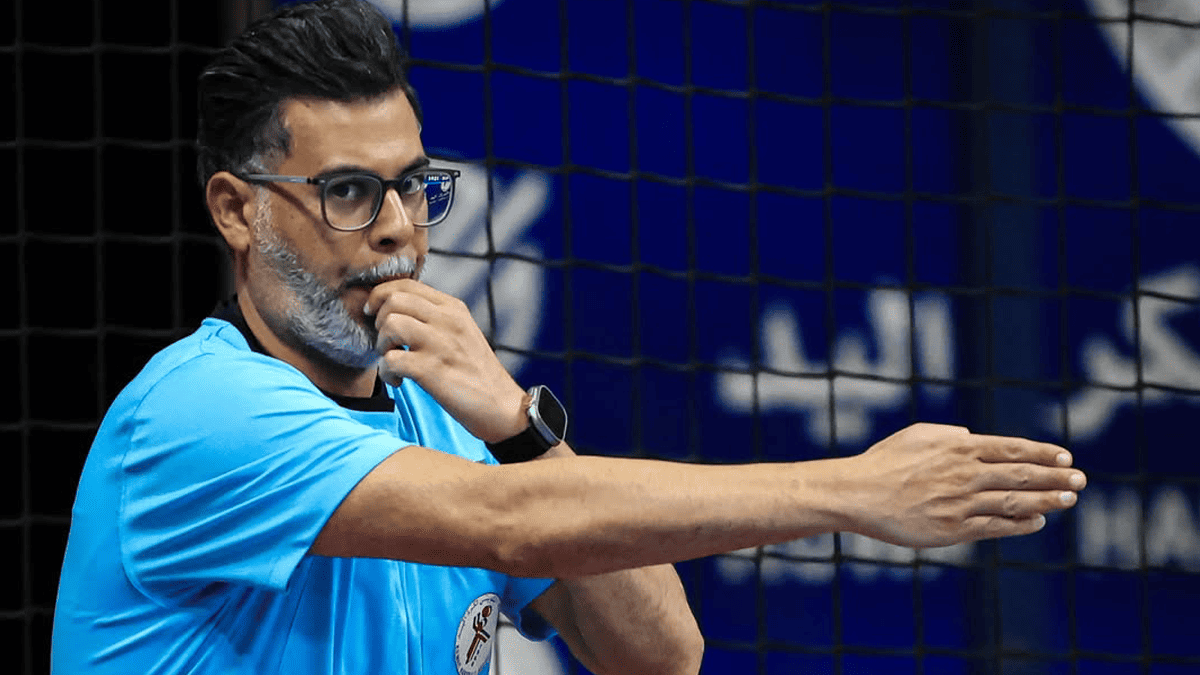 Kuwait handball league's referee of the year receives an unusual gift ...