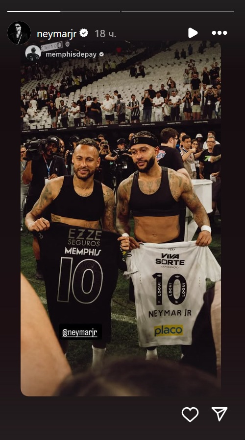 Two legends. Neymar shares an old personal photo with Memphis Depay ...