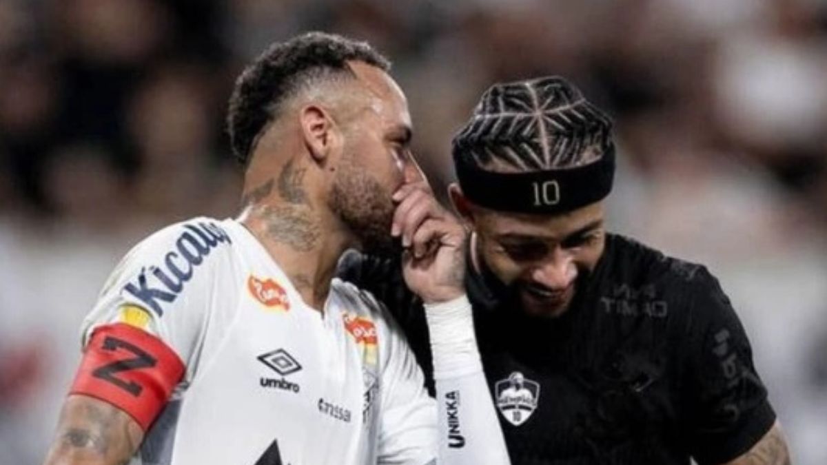 Two legends. Neymar shares an old personal photo with Memphis Depay ...
