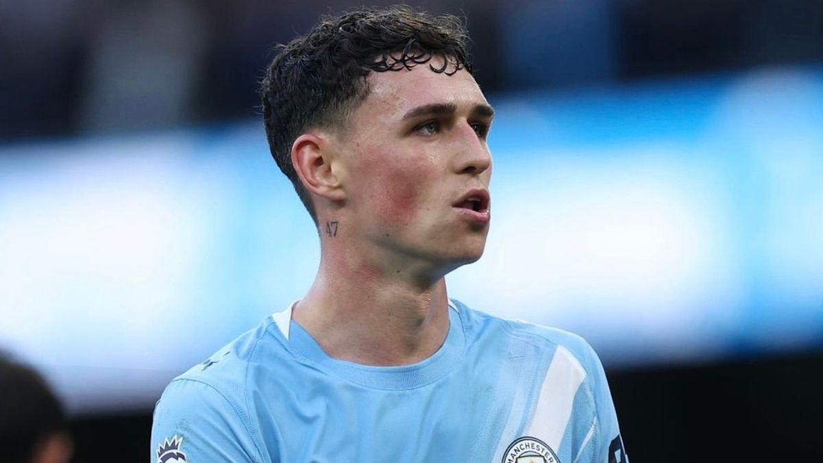 Phil Foden rend hommage au boxeur Ricky Hatton, décédé prématurément ...