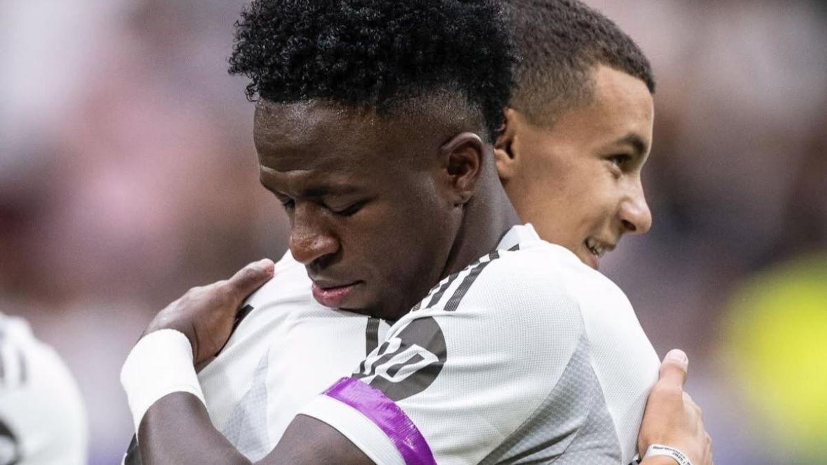 Vinicius shares photo with Abderrahim Ouhida, who lost his family during the Morocco earthquake ...