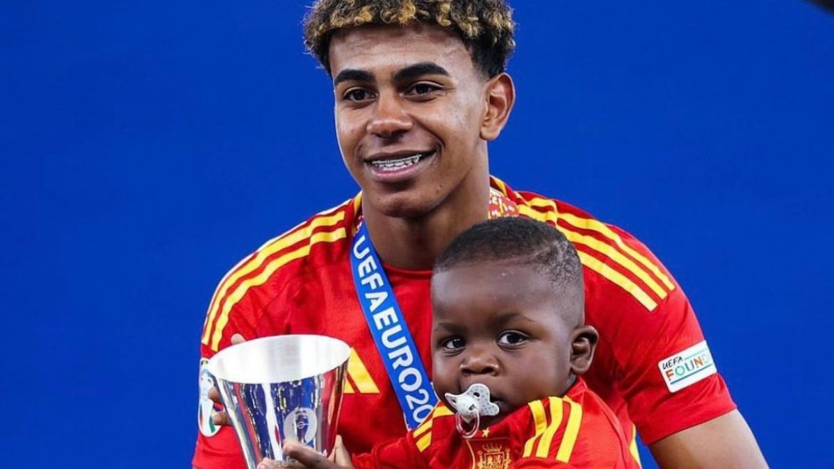 Lamine Yamal shares photo of his younger brother from the Ballon d'Or ...