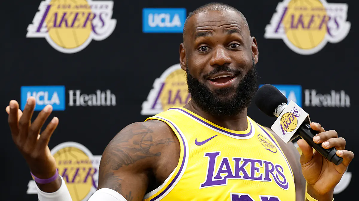 Il est temps de dire au revoir ? La légende LeBron James publie une ...