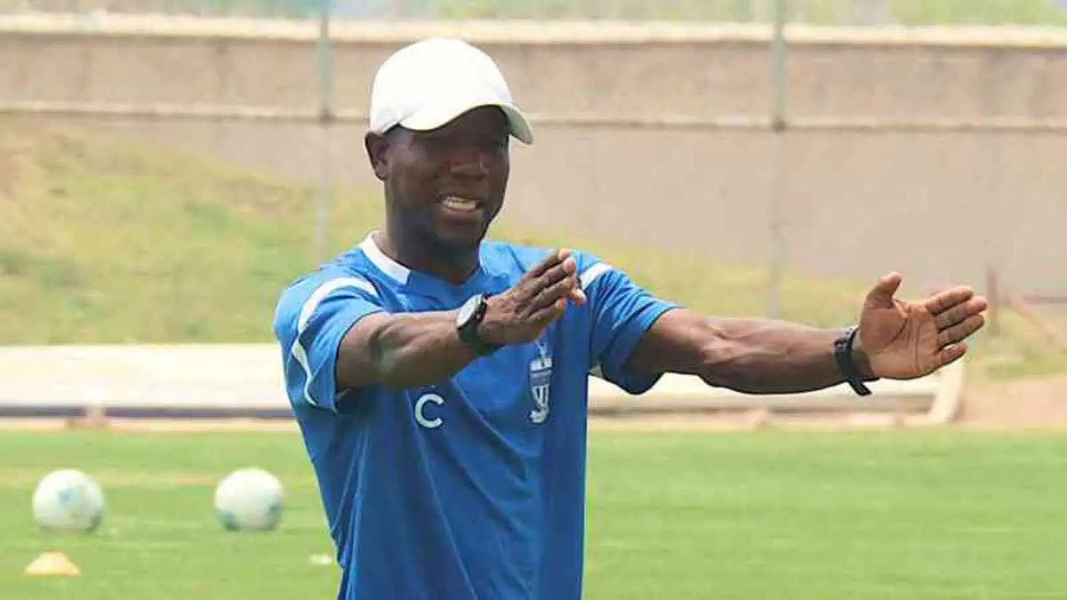 Ngezi Platinum Stars Suspend Coach Takesure Chiragwi Over Player ...