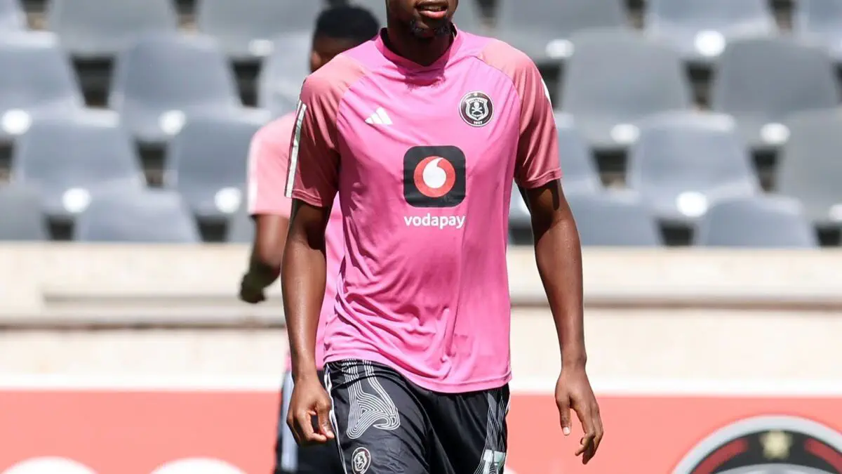 Moremi and Makgopa guide Orlando Pirates into the Carling Cup last four ...