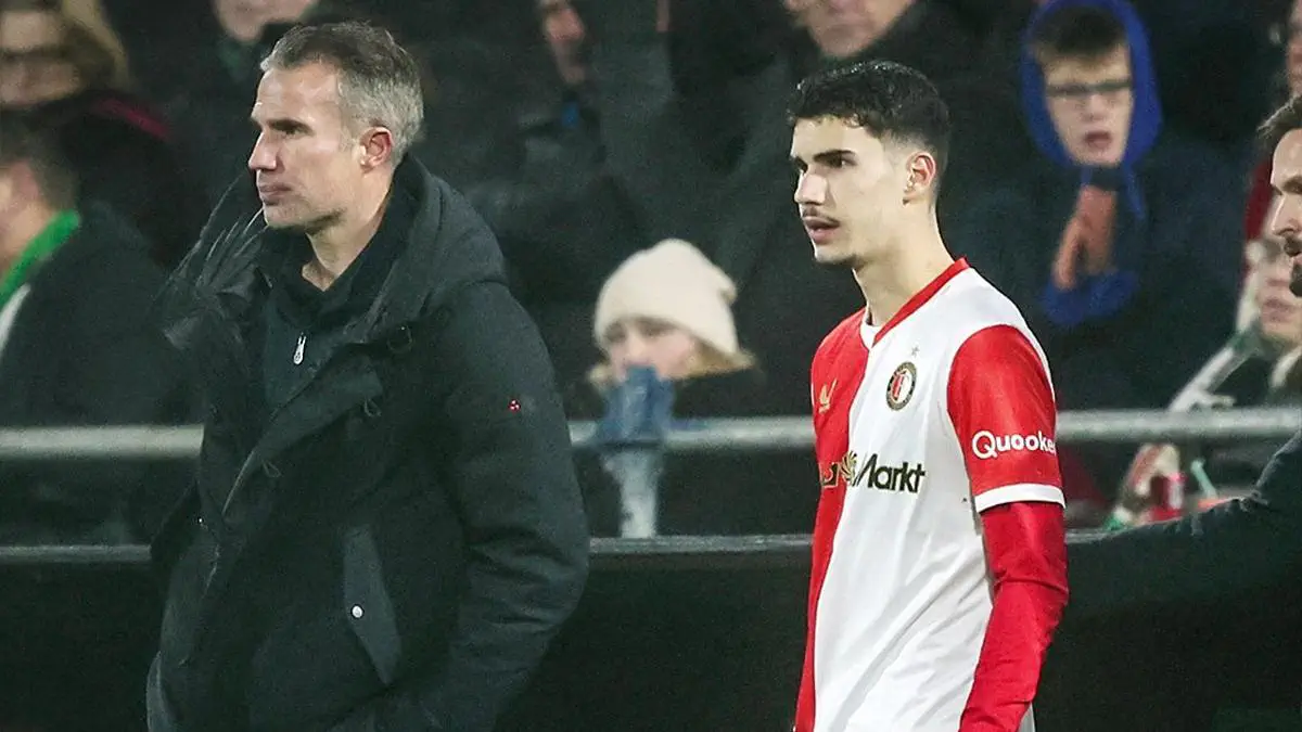Football dynasty. Robin van Persie's son makes debut under his father’s ...