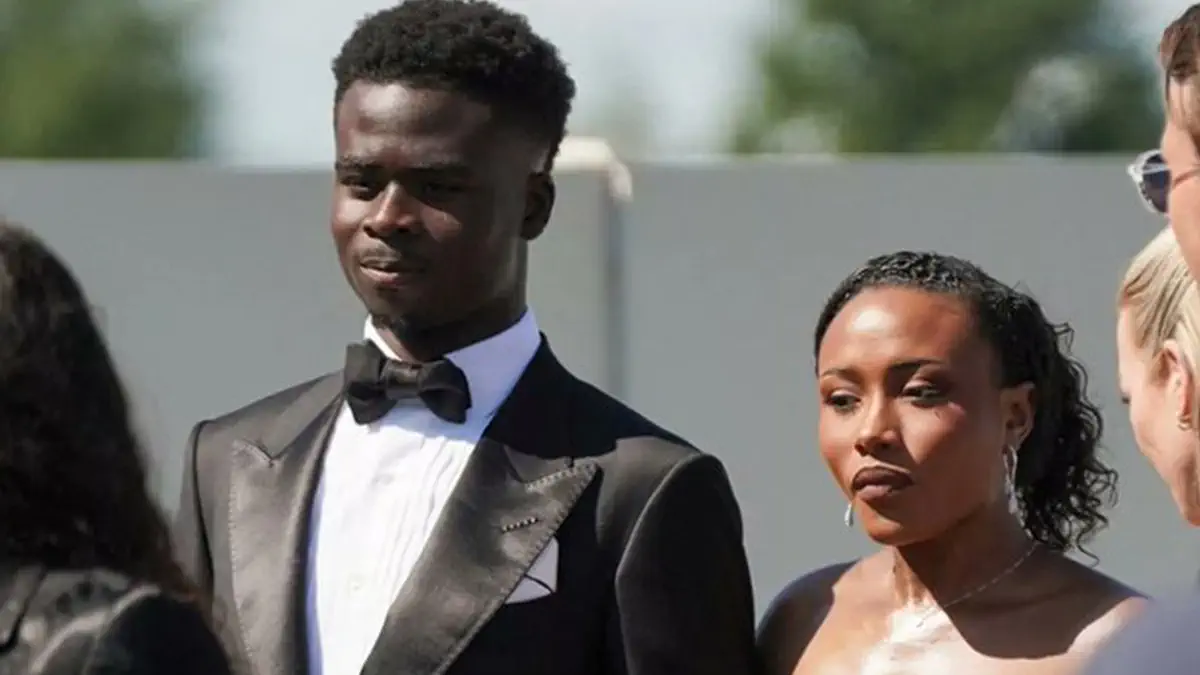 Grande fête ! Bukayo Saka s'est fiancé à sa compagne Tolami Benson ...