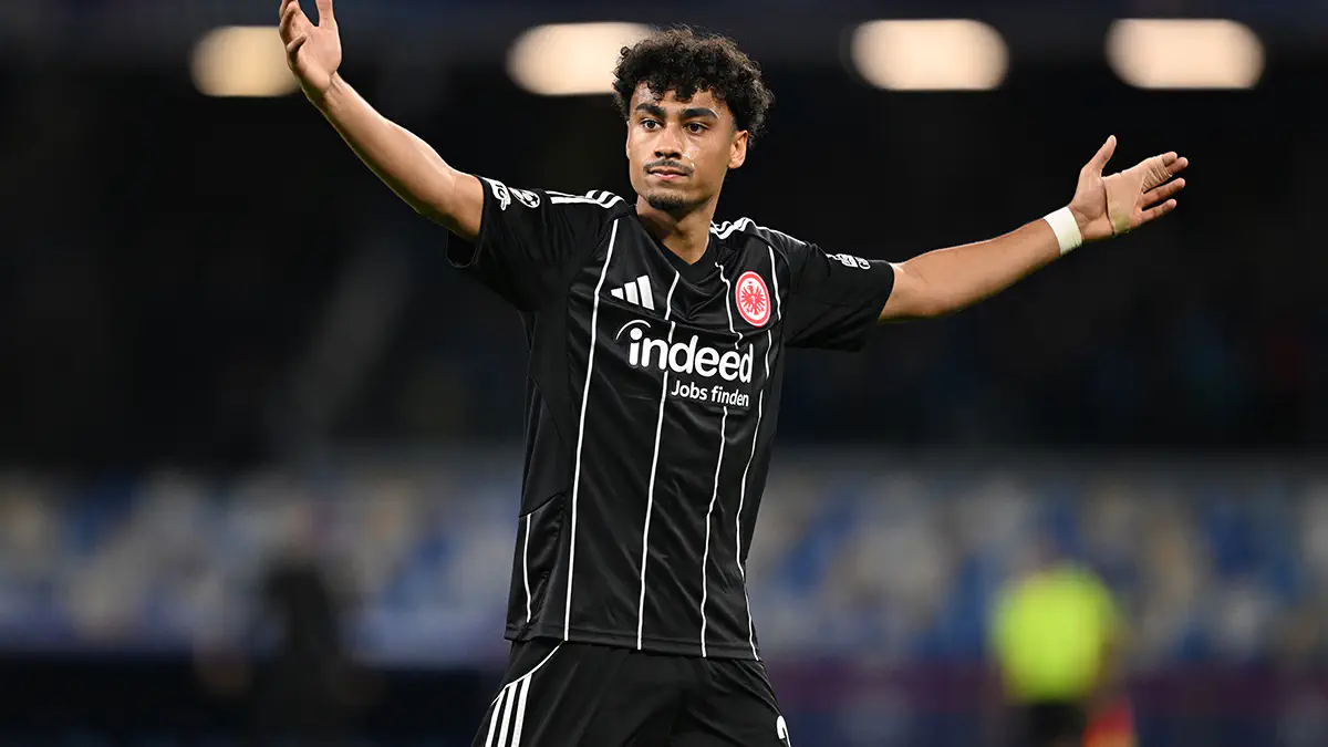 Manchester United se prépare à une bataille de transferts pour ...