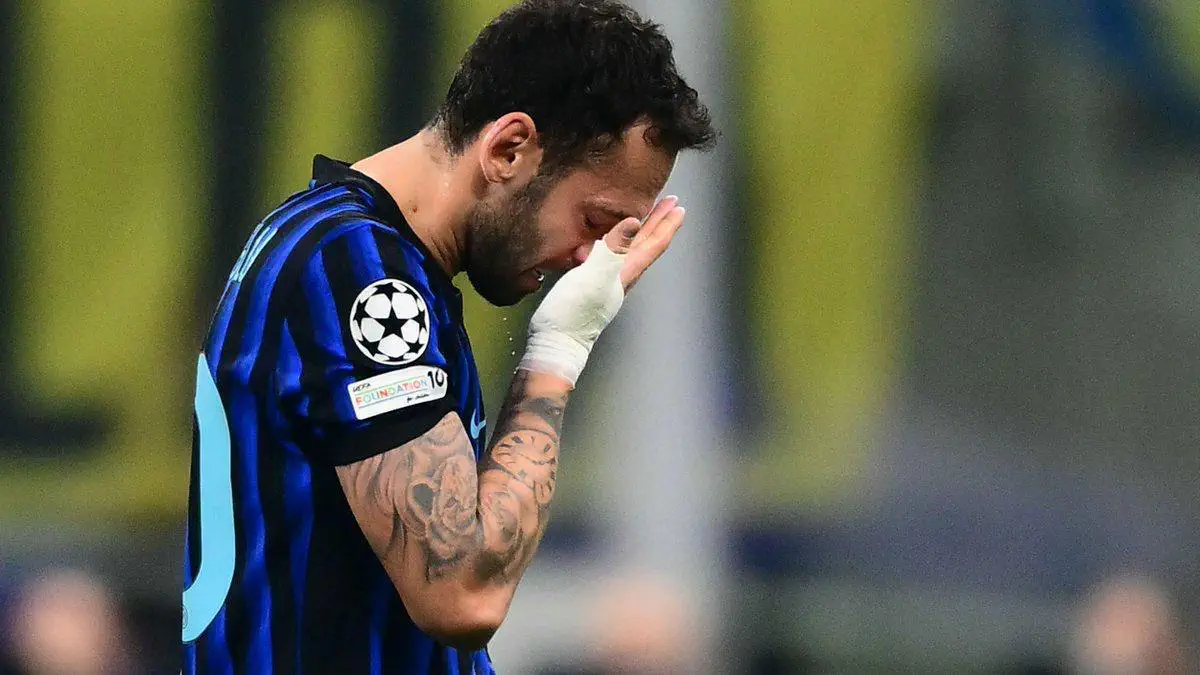 Alarming start for Inter! Calhanoglu sustains injury against Liverpool ...