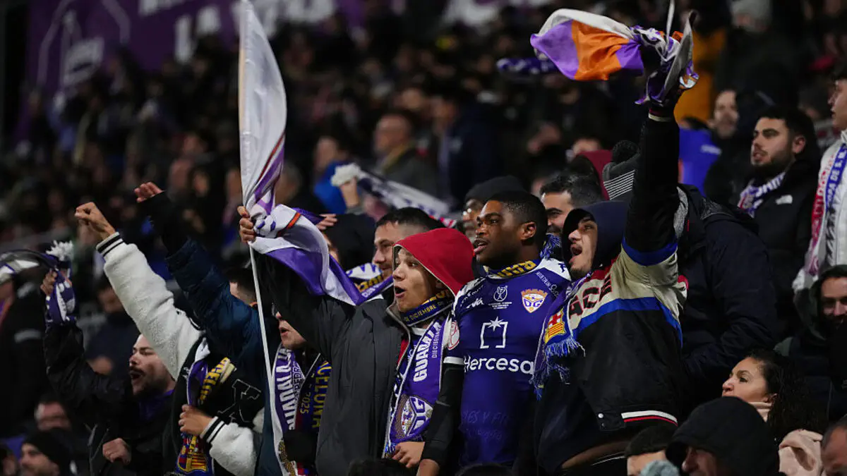 “Yes, we can!” Guadalajara fans go wild supporting their team against ...