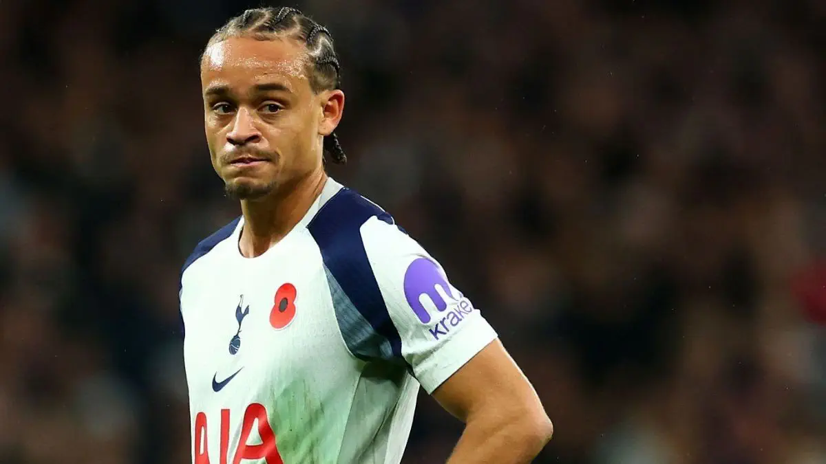 Faute grossière. Xavi Simons laisse Tottenham en infériorité numérique ...