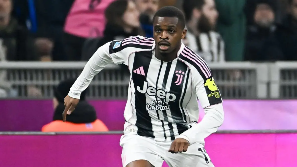 Funny red card! Referee mistakenly sends off Kalulu in Juventus vs ...